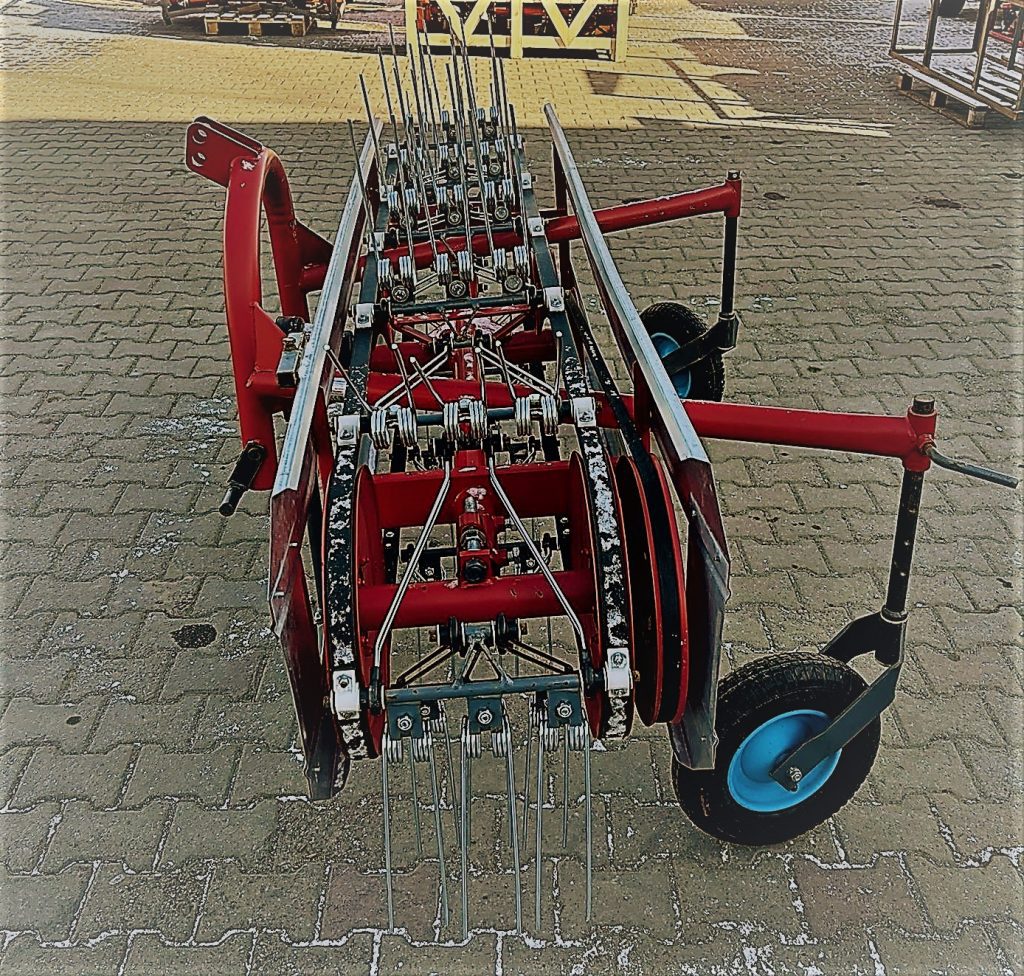 Greblă de întors fân cu curea (2,1- 2,8 m) 220 Kg – Ardita